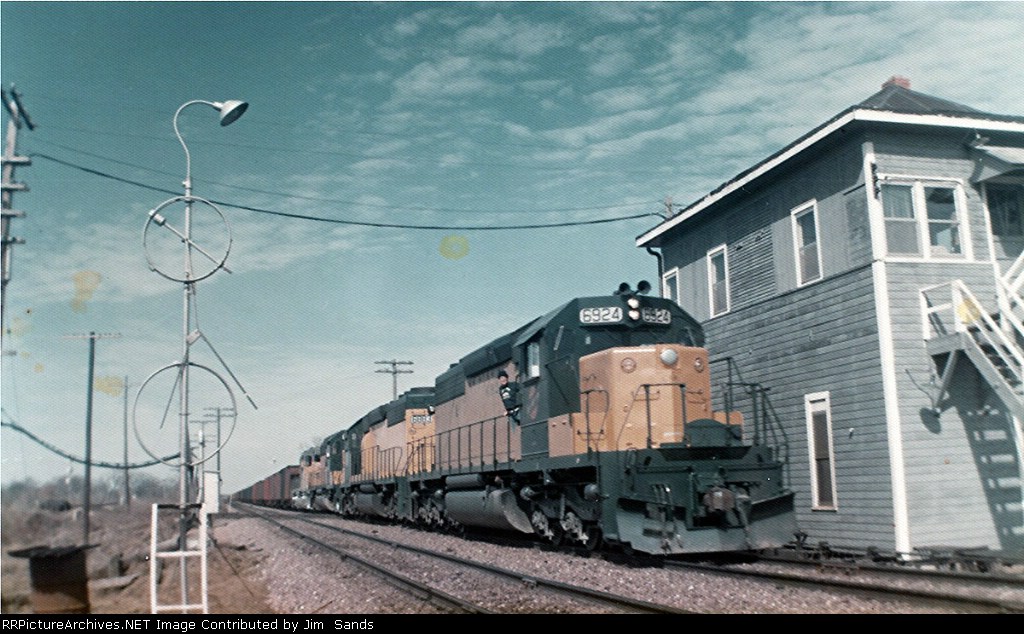 CNW 6924 in 1975